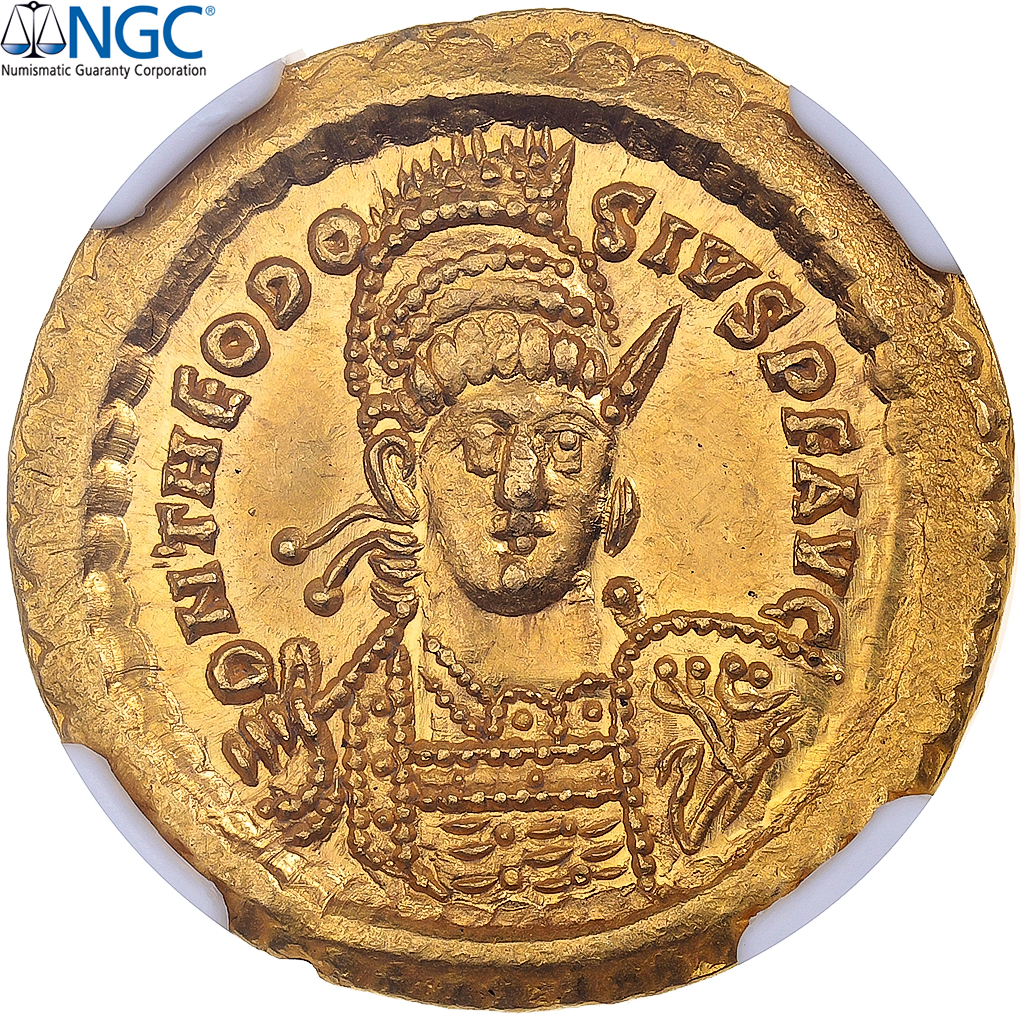 Theodosius II, Solidus, 430-440, Constantinople, Gold, NGC, , RIC:257